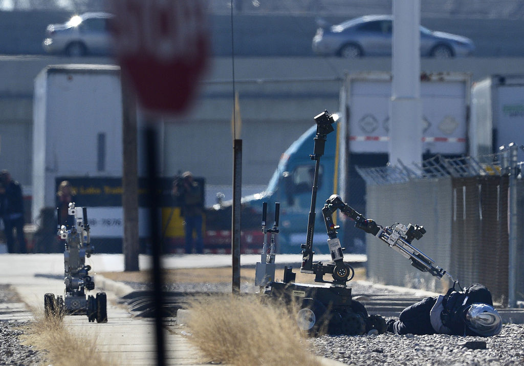 Utah bomb squad investigate suspect wearing suspicious vest | News ...